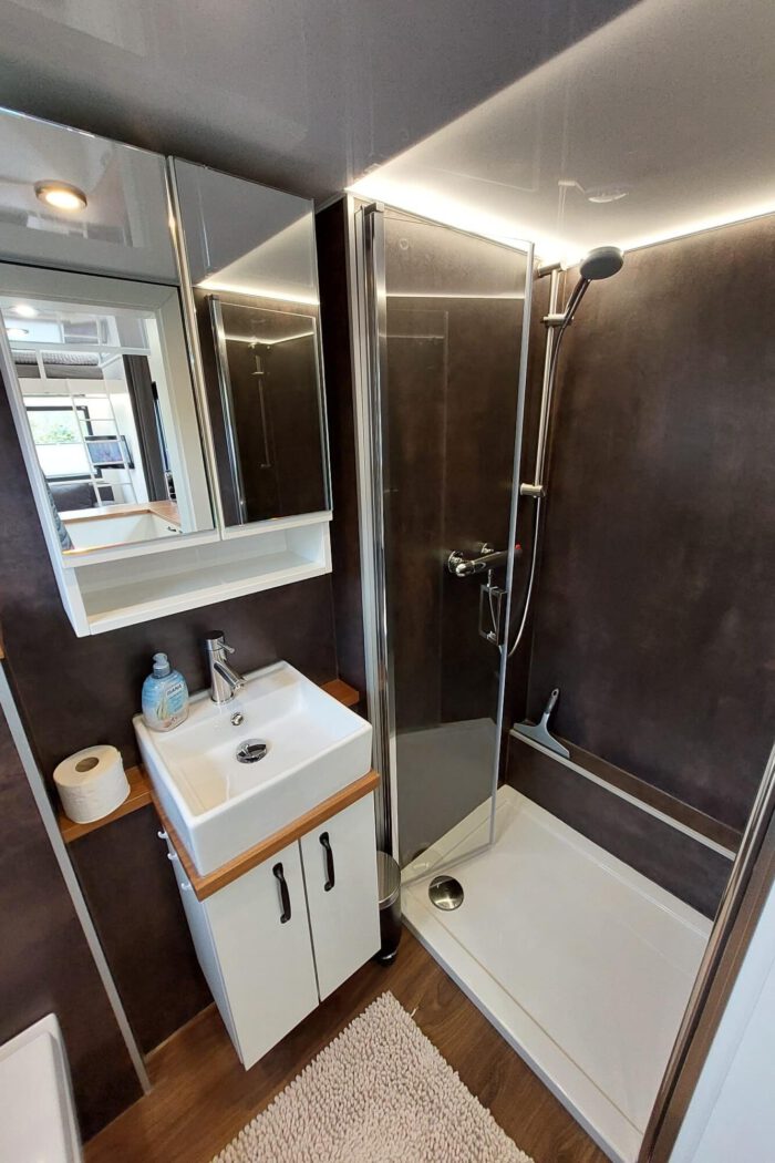Tiny House 12 - Dubai | Tiny House mieten - Direkt am See - Urlaub am ...