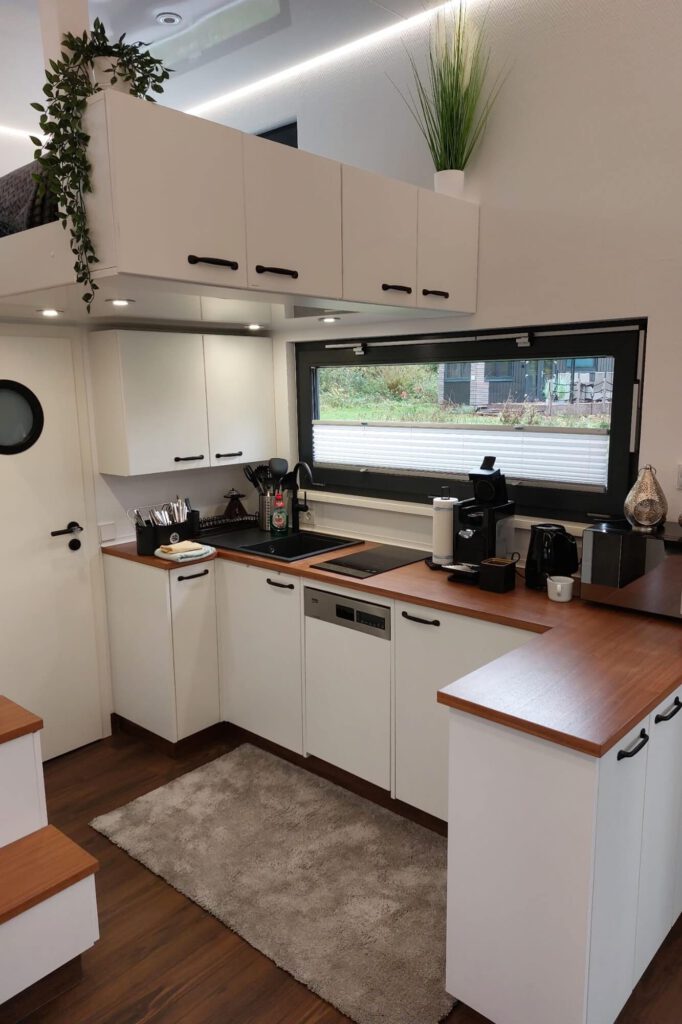 Tiny House 12 - Dubai | Tiny House mieten - Direkt am See - Urlaub am ...